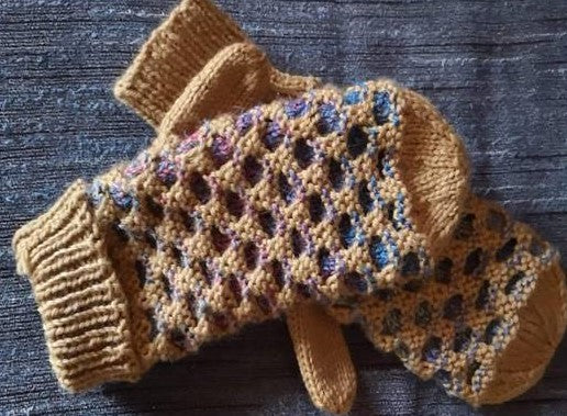 Honeycomb Mittens (Online) / TBD – Yarn It!